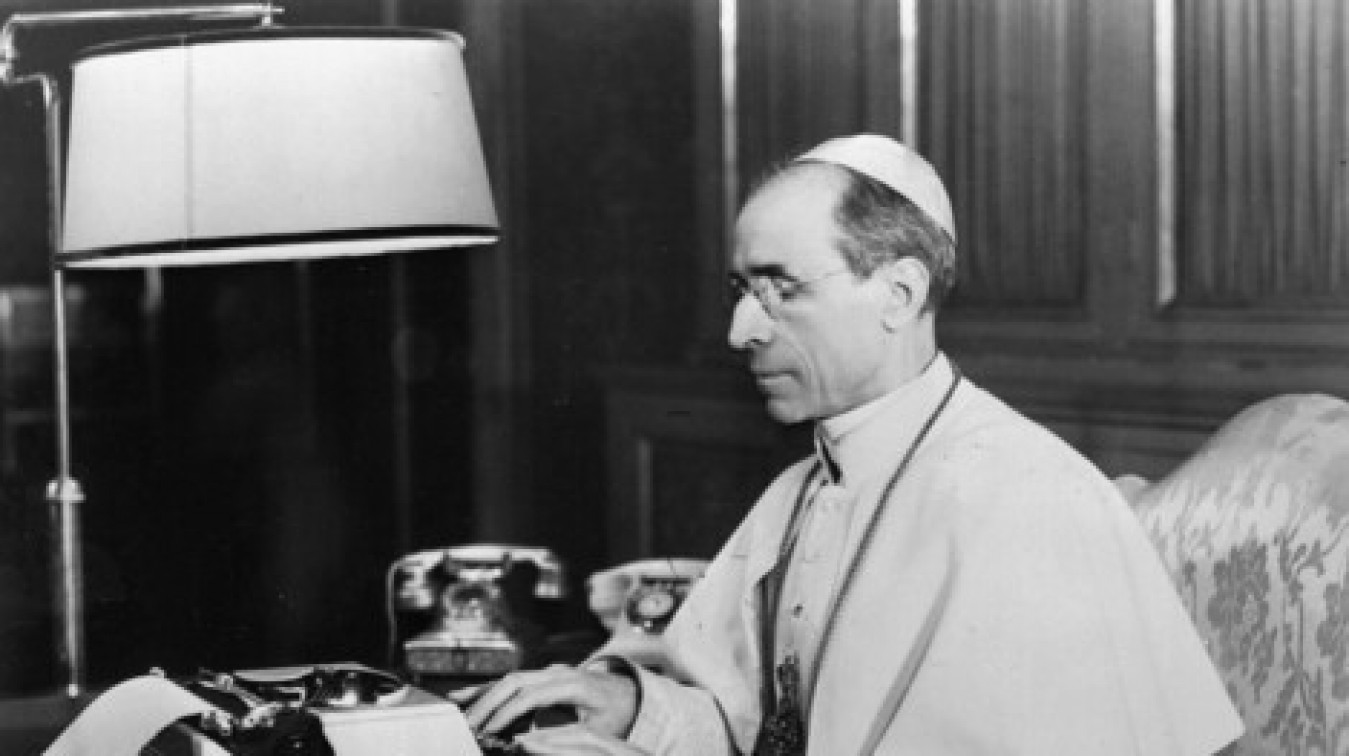 Oficial: Cadáver do Papa explodiu no Vaticano