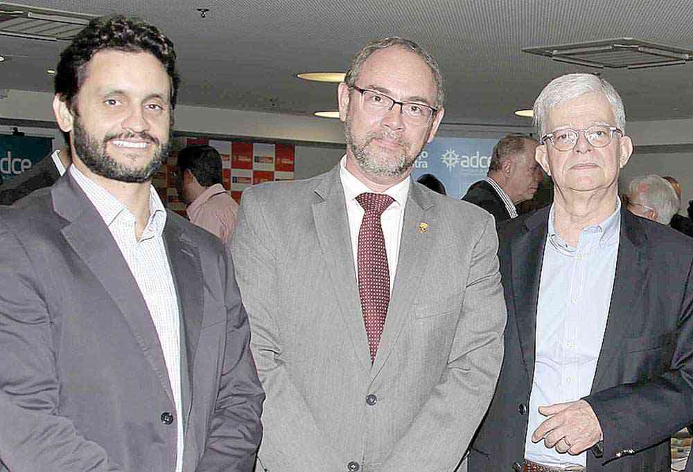 Vitor de Mendonça no almoço-palestra da ADCE - Diário do Comércio