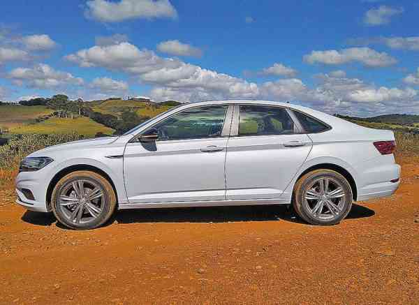 Volkswagen Jetta R-Line é econômico e muito bem equipado - Diário do ...
