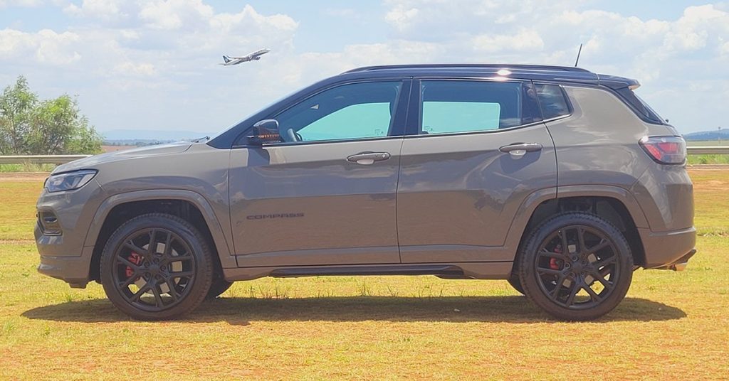 Jeep Compass Blackhawk é a versão topo de linha do SUV médio