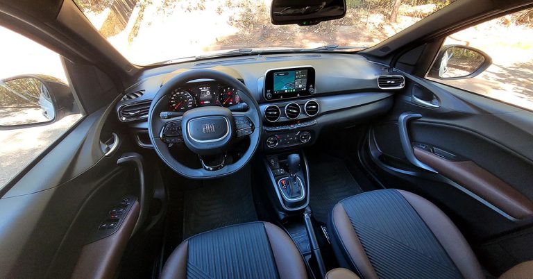 Fiat Cronos foi reestilizado para a linha 2026