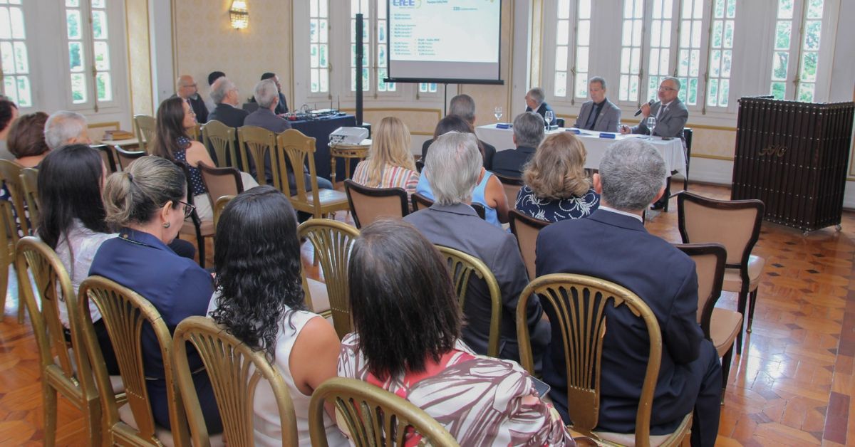 Assembleia Ordinária do CIEE/MG tem posse e homenagens